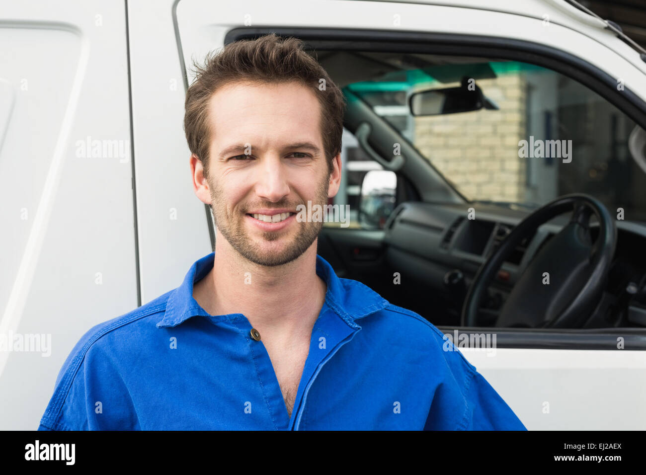 White delivery man in hi-res stock photography and images - Alamy