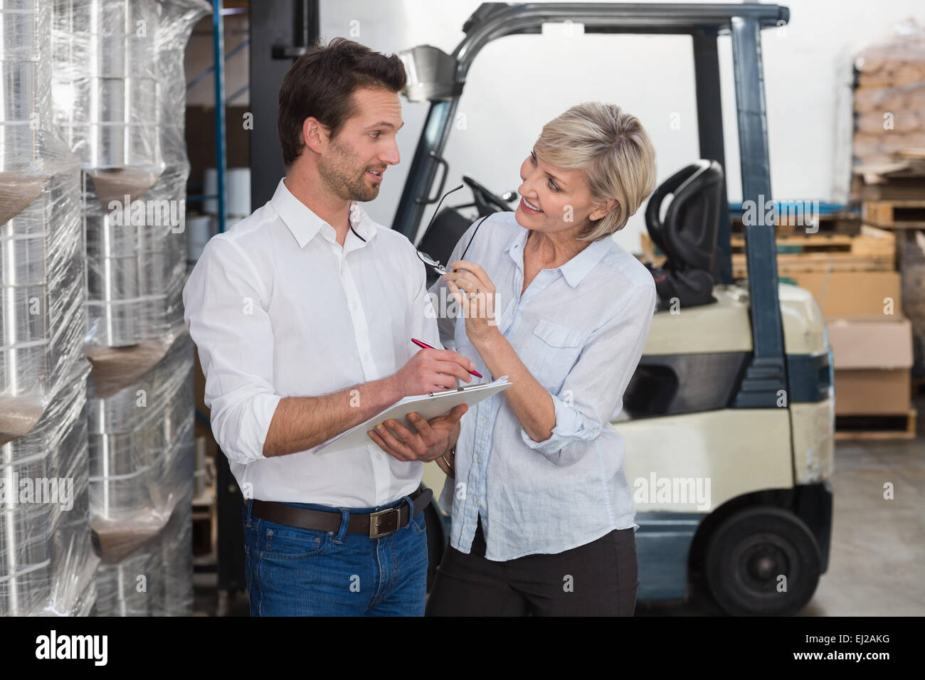 Woman clipboard interaction hi-res stock photography and images - Alamy