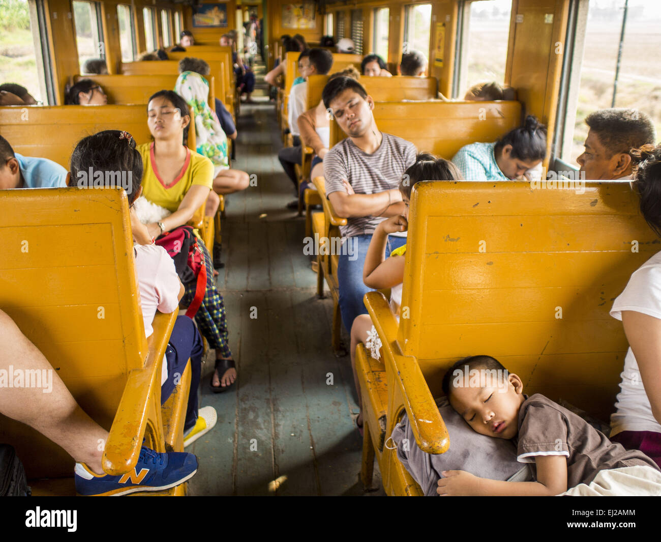 Prachinburi, Prachinburi, Thailand. 20th Mar, 2015. A 3rd class train ...