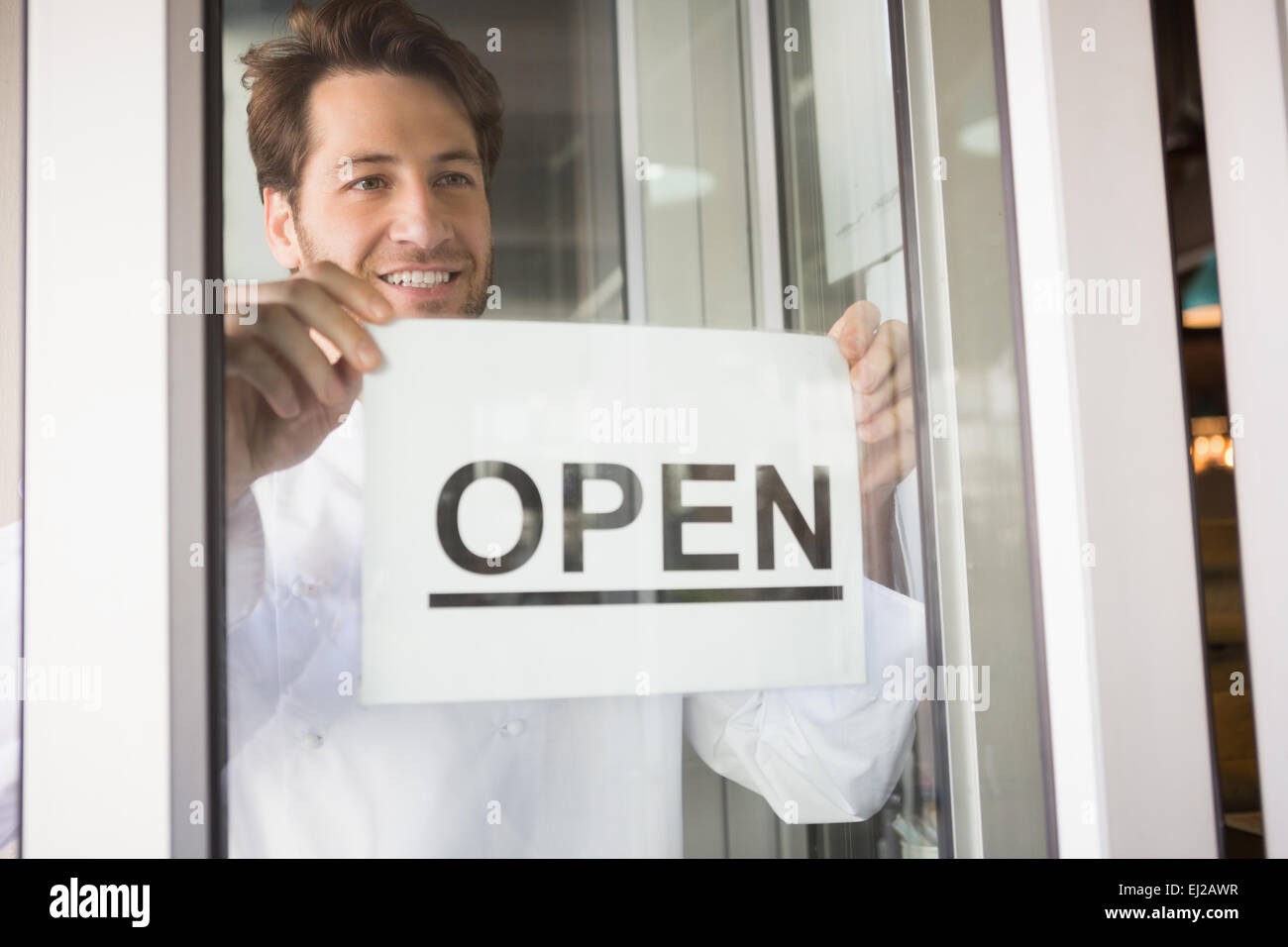 Putting do not disturb sign on door hi-res stock photography and images ...