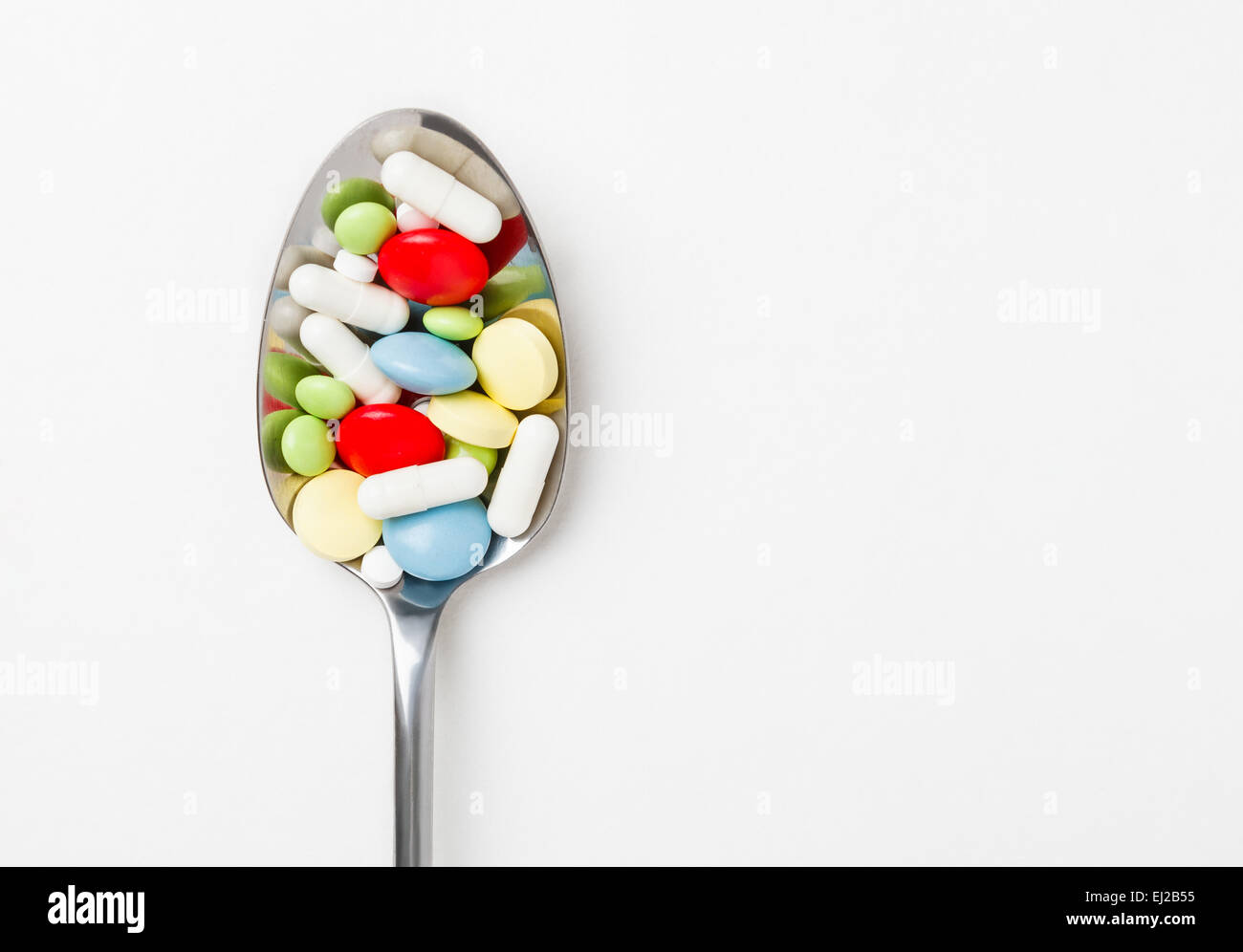 Spoon and pills hi-res stock photography and images - Alamy