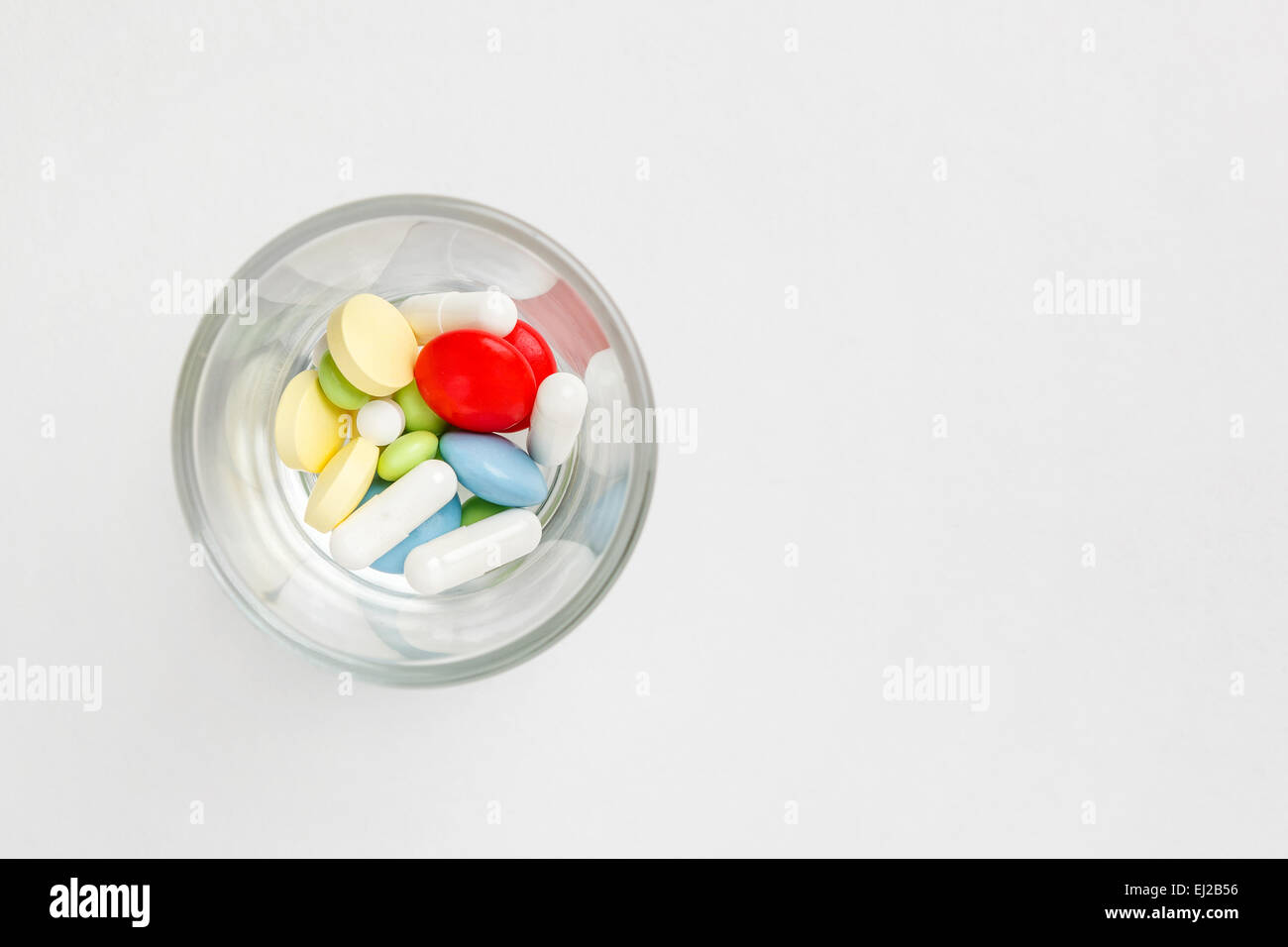 Tablets of the drug hi-res stock photography and images - Alamy