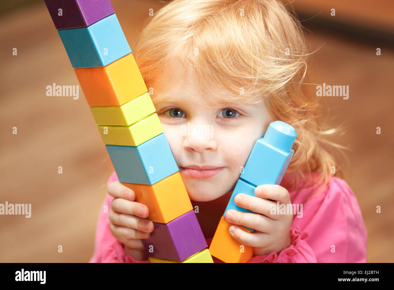 Three small cubes hi-res stock photography and images - Alamy