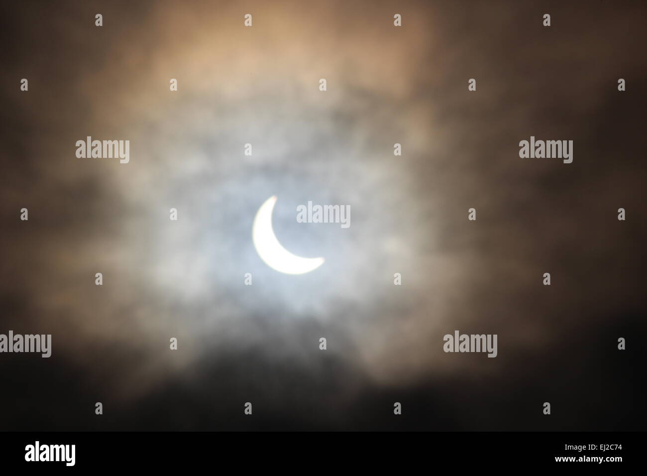 Partial Solar Eclipse in the UK, 20th March 2015 Stock Photo - Alamy