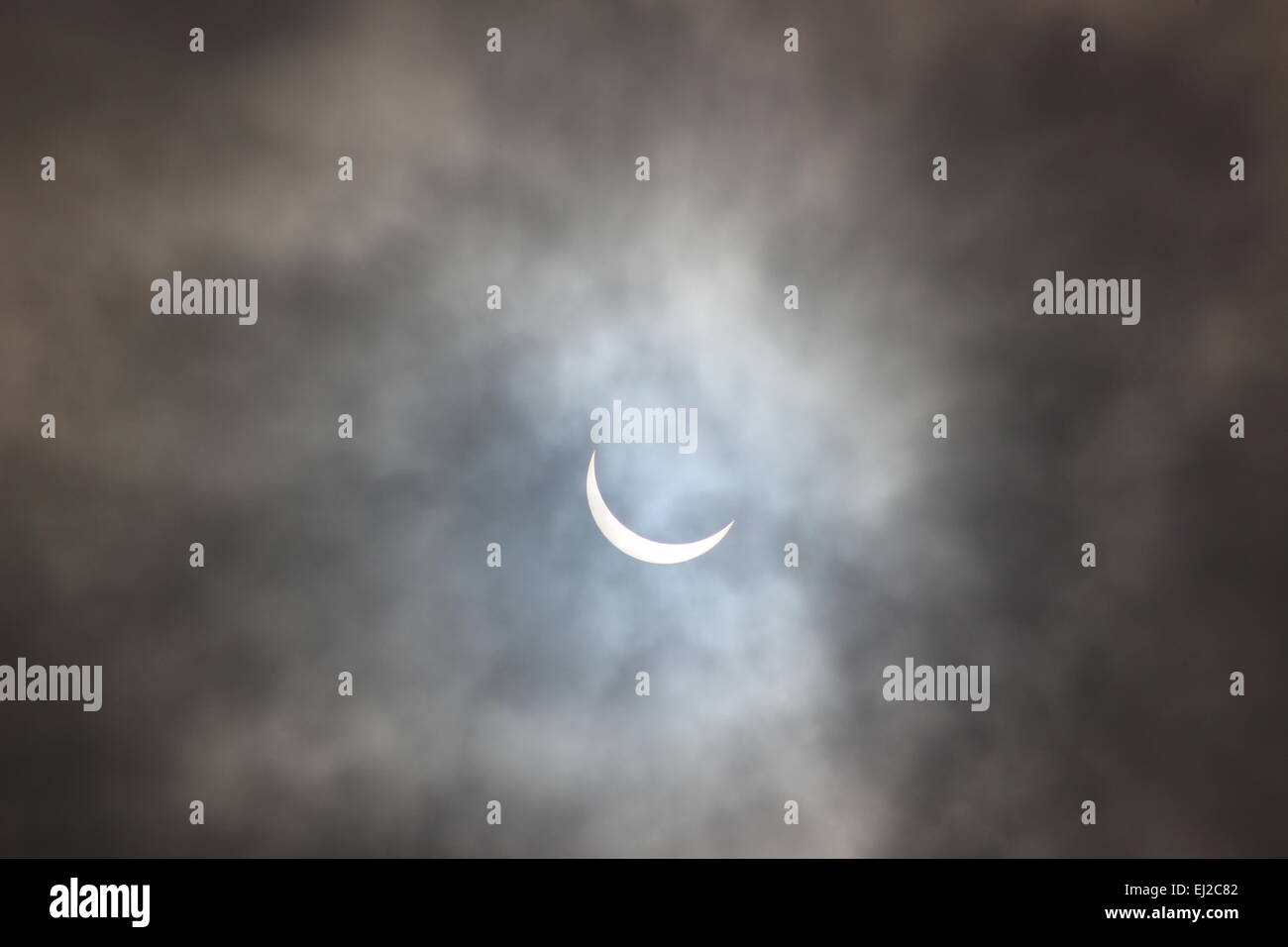Partial Solar Eclipse in the UK, 20th March 2015 Stock Photo - Alamy