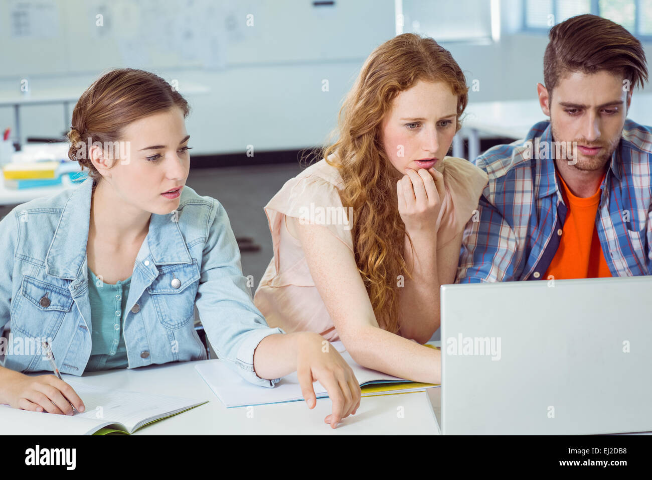 College students laptop studio hi-res stock photography and images - Alamy