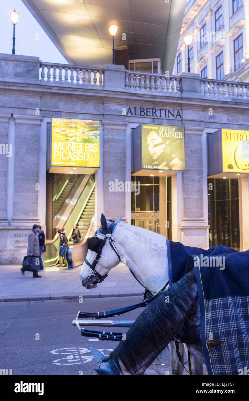 Buggy stand by the Albertina museum in Vienna, Austria Stock Photo - Alamy