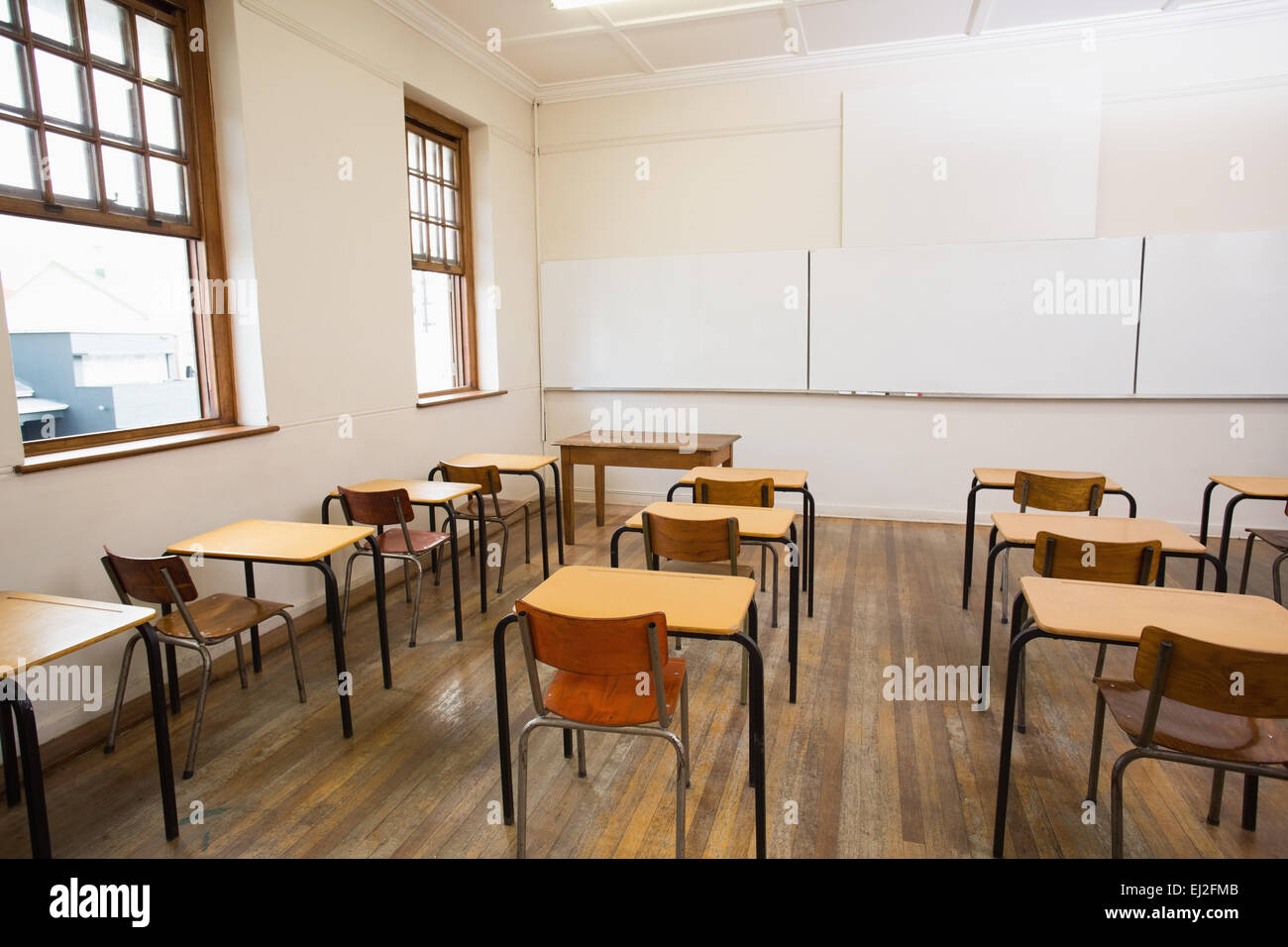 Empty classroom hi-res stock photography and images - Alamy