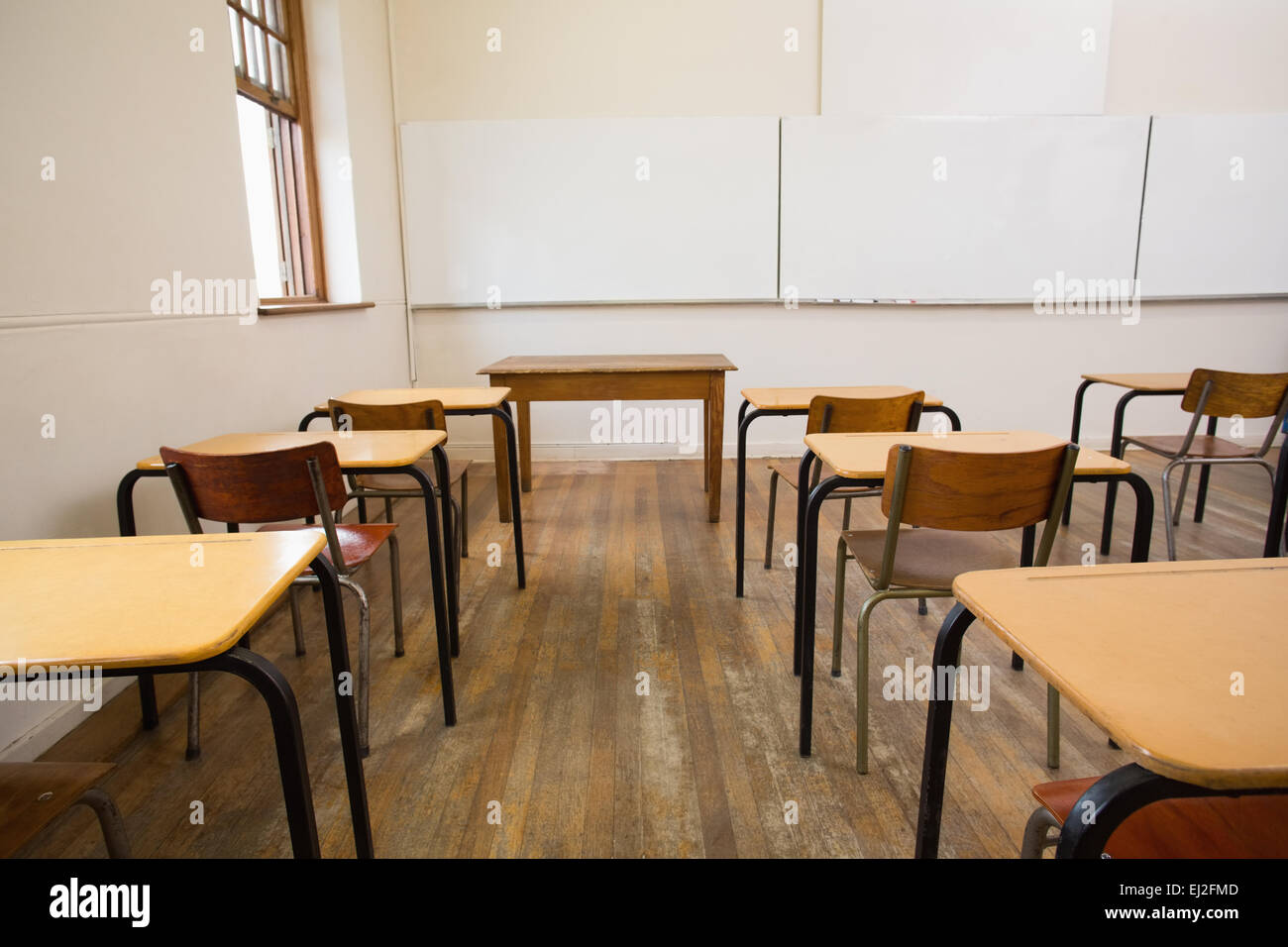Empty classroom hi-res stock photography and images - Alamy