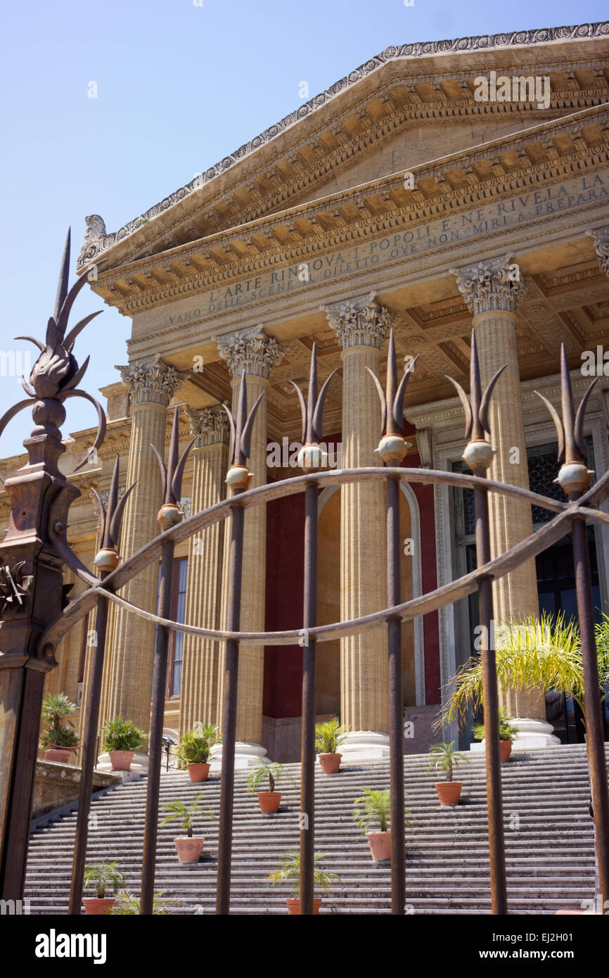 Opera house, Teatro Massimo in Palermo, Sicily Stock Photo - Alamy