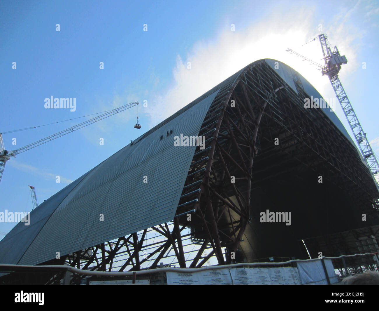 Work is underway on the new protective covering for the Chernobyl ...