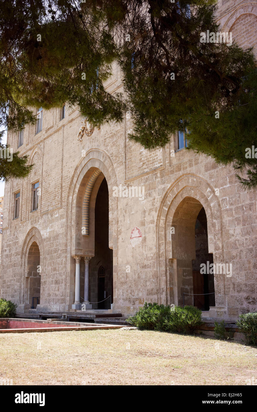 Zisa castle in Palermo, Sicily Stock Photo - Alamy