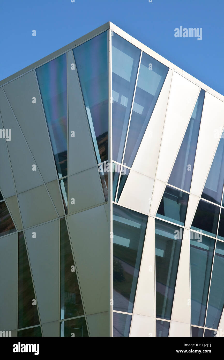 Triangle glass building hi-res stock photography and images - Alamy