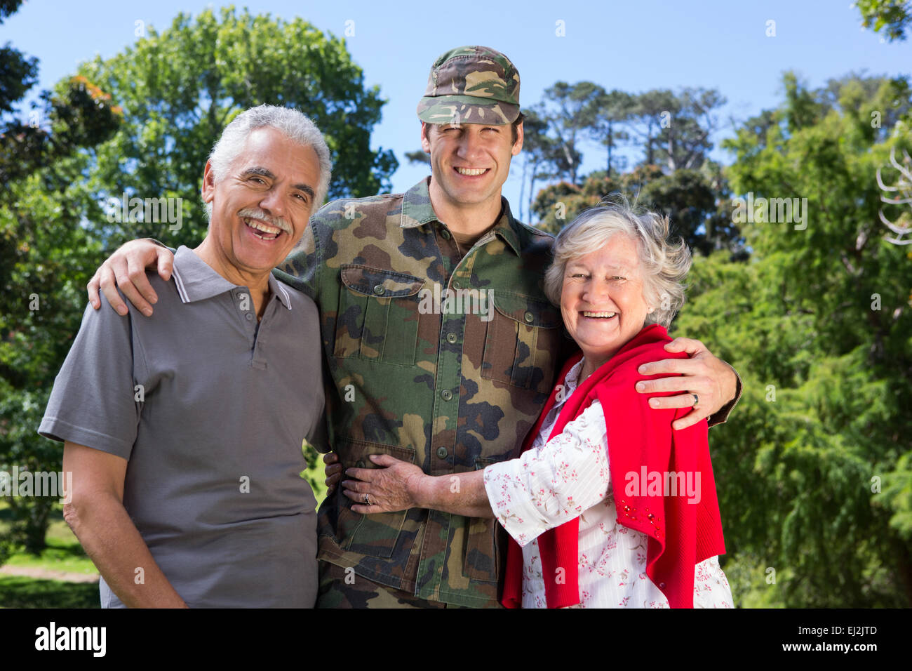 Soldier reunited with his parents Stock Photo - Alamy