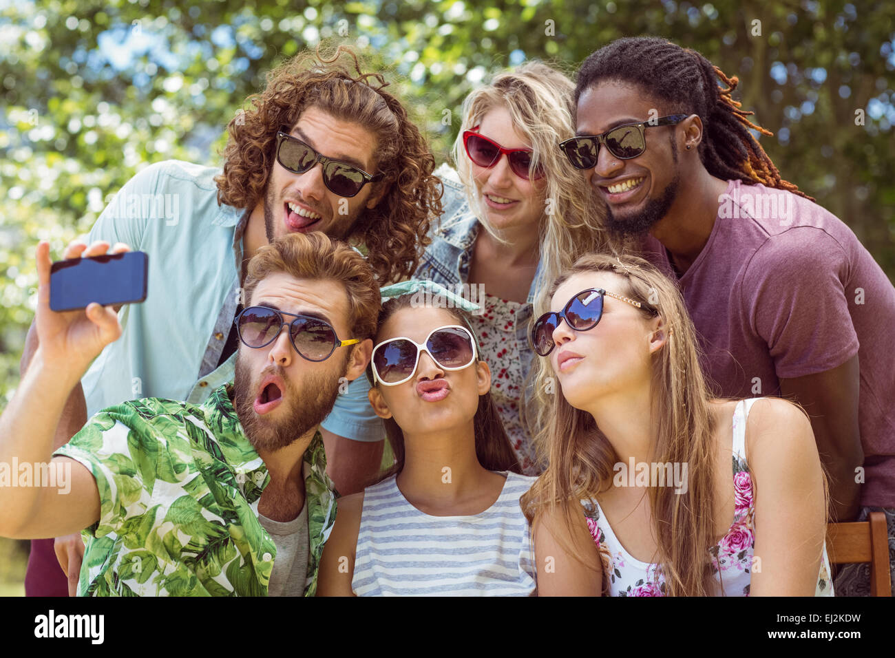 Friends make selfie hi-res stock photography and images - Alamy