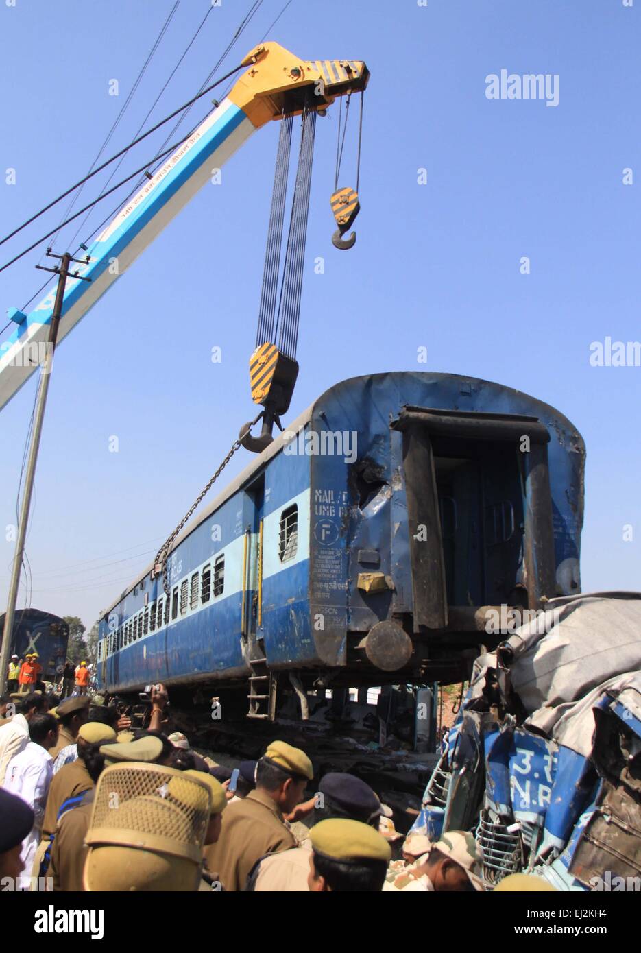 Rae Bareli, India. 20th Mar, 2015. A train compartment is lifted by a ...