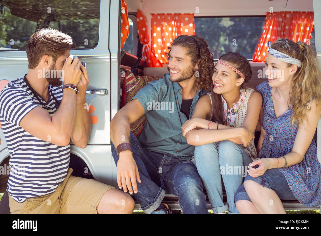 Taking a photo of friends hi-res stock photography and images - Alamy