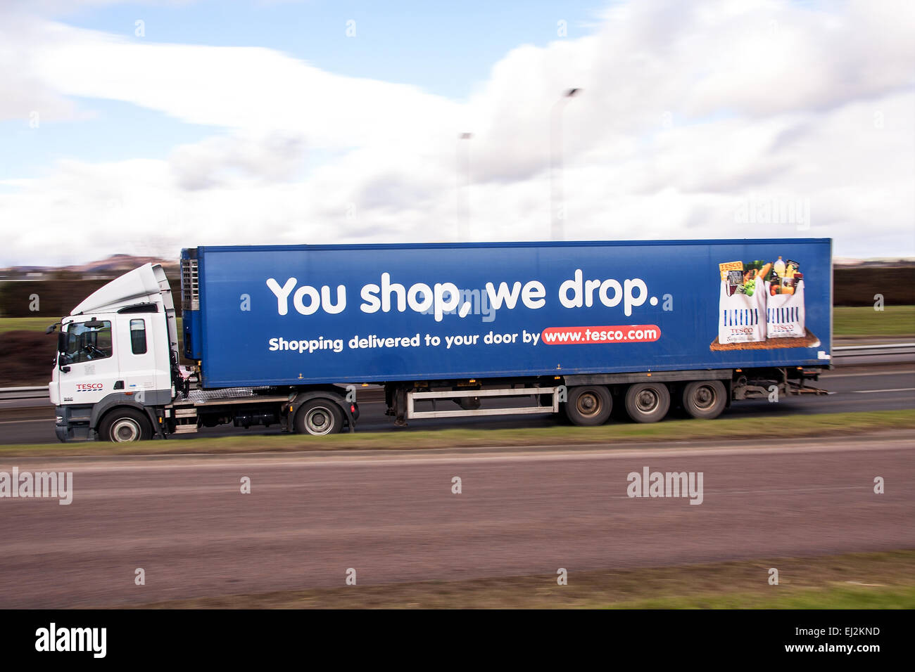 Tesco lorry delivery hi-res stock photography and images - Alamy
