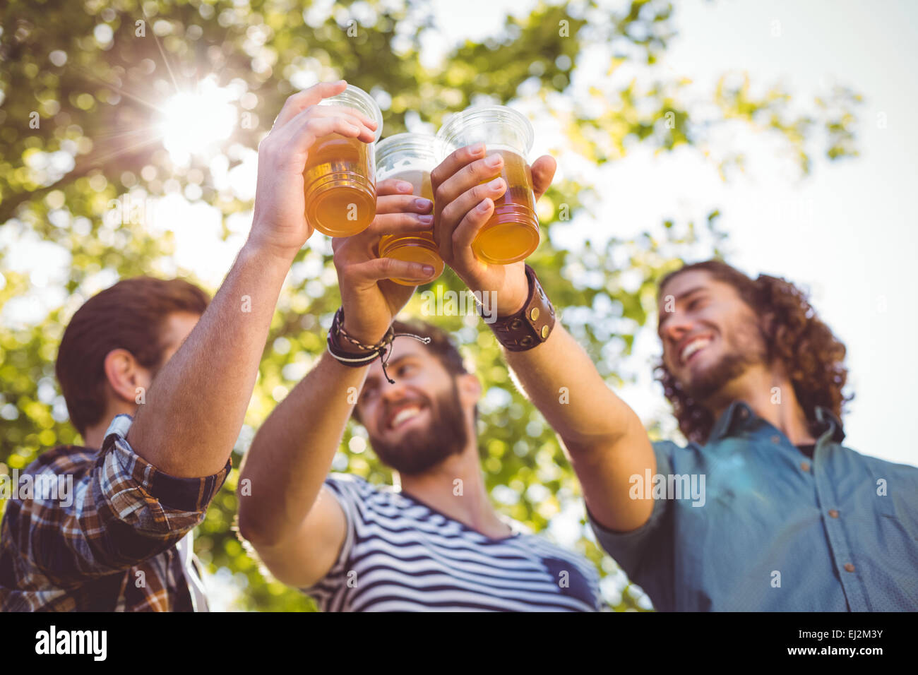Friends having a beer hi-res stock photography and images - Alamy
