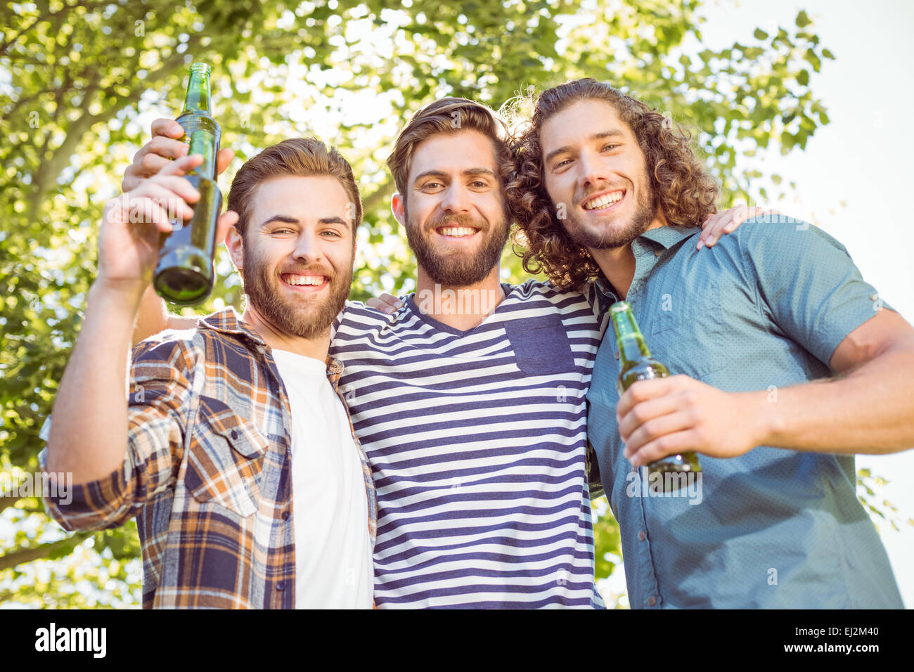 Friends having a beer hi-res stock photography and images - Alamy