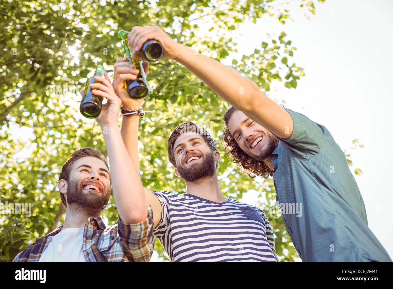 Friends having a beer hi-res stock photography and images - Alamy