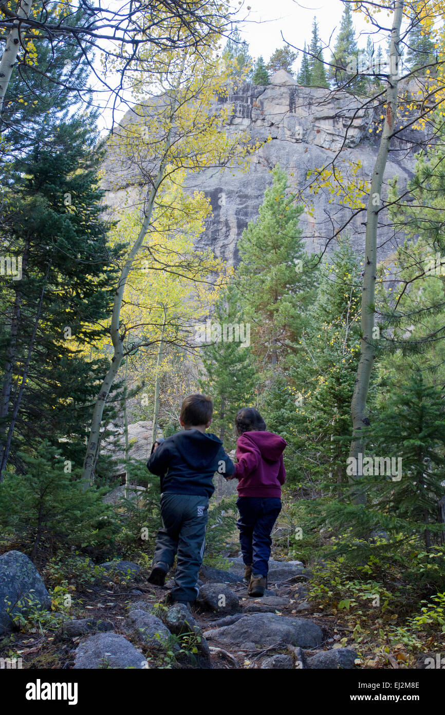 Young girl hiking hi-res stock photography and images - Alamy