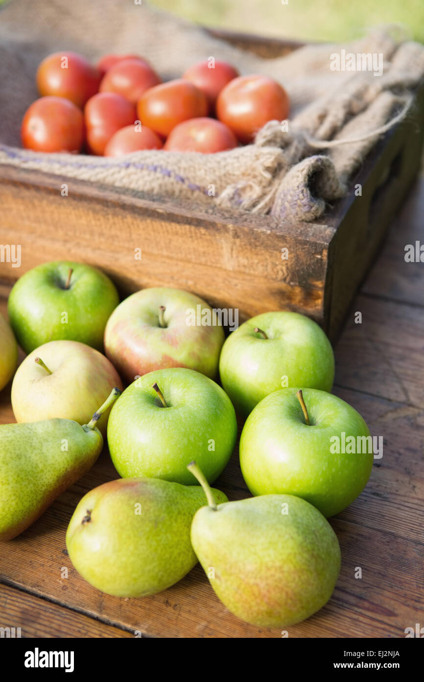 Market table table hi-res stock photography and images - Alamy