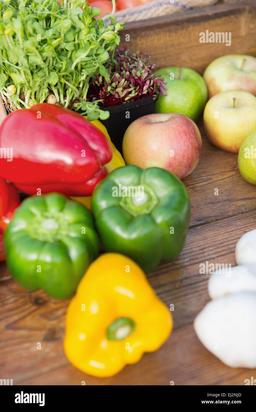 Table of fresh produce at market Stock Photo - Alamy