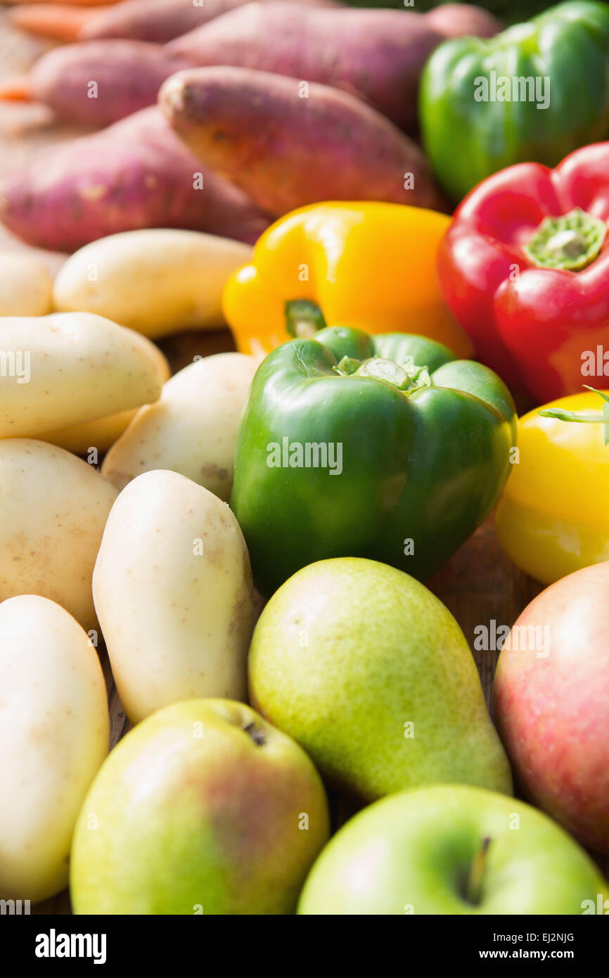 Table of fresh produce at market Stock Photo - Alamy