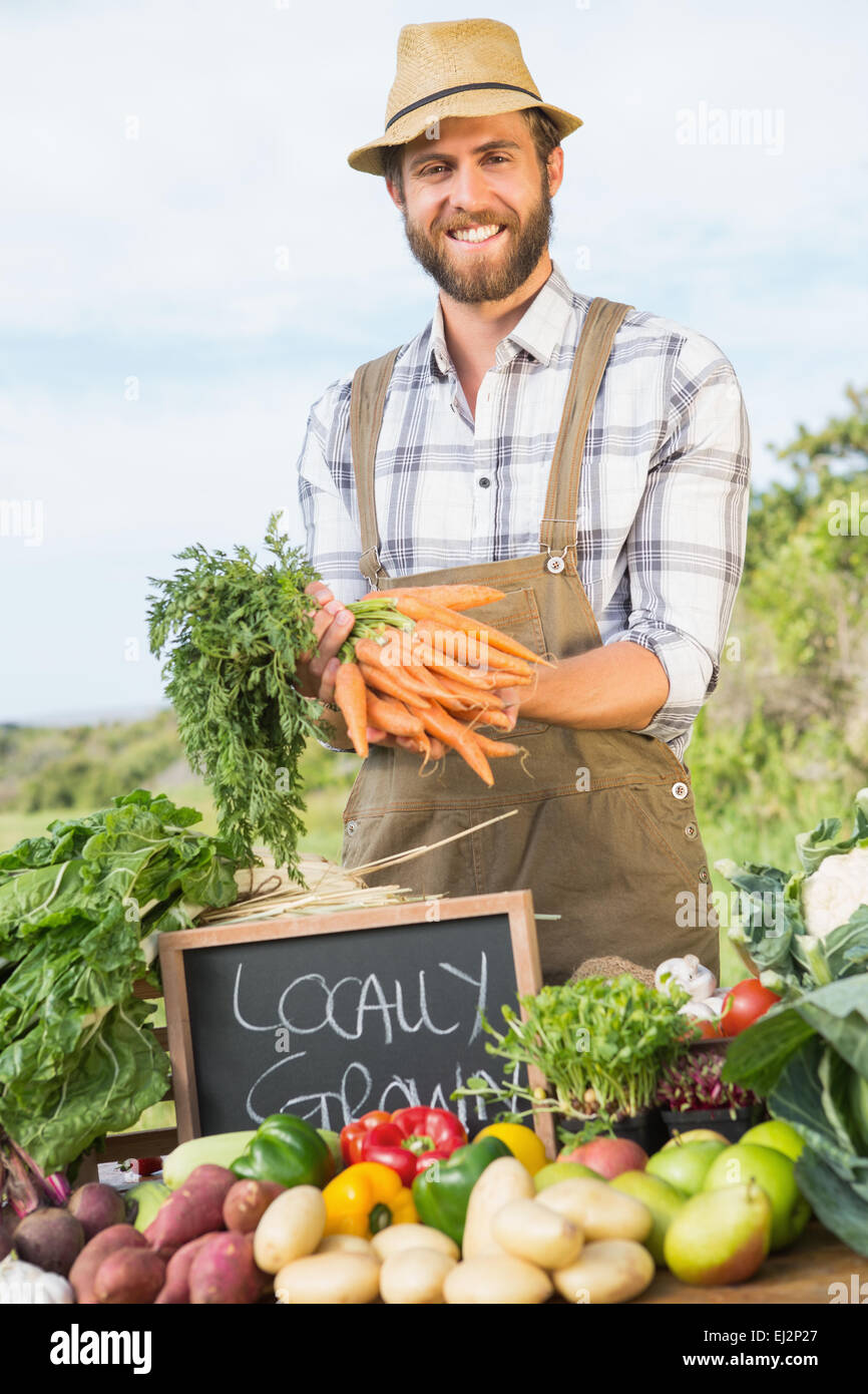 Farmer selling his organic produce Stock Photo - Alamy