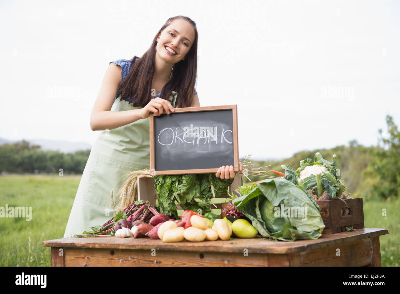 Woman market selling vegetables hi-res stock photography and images - Alamy