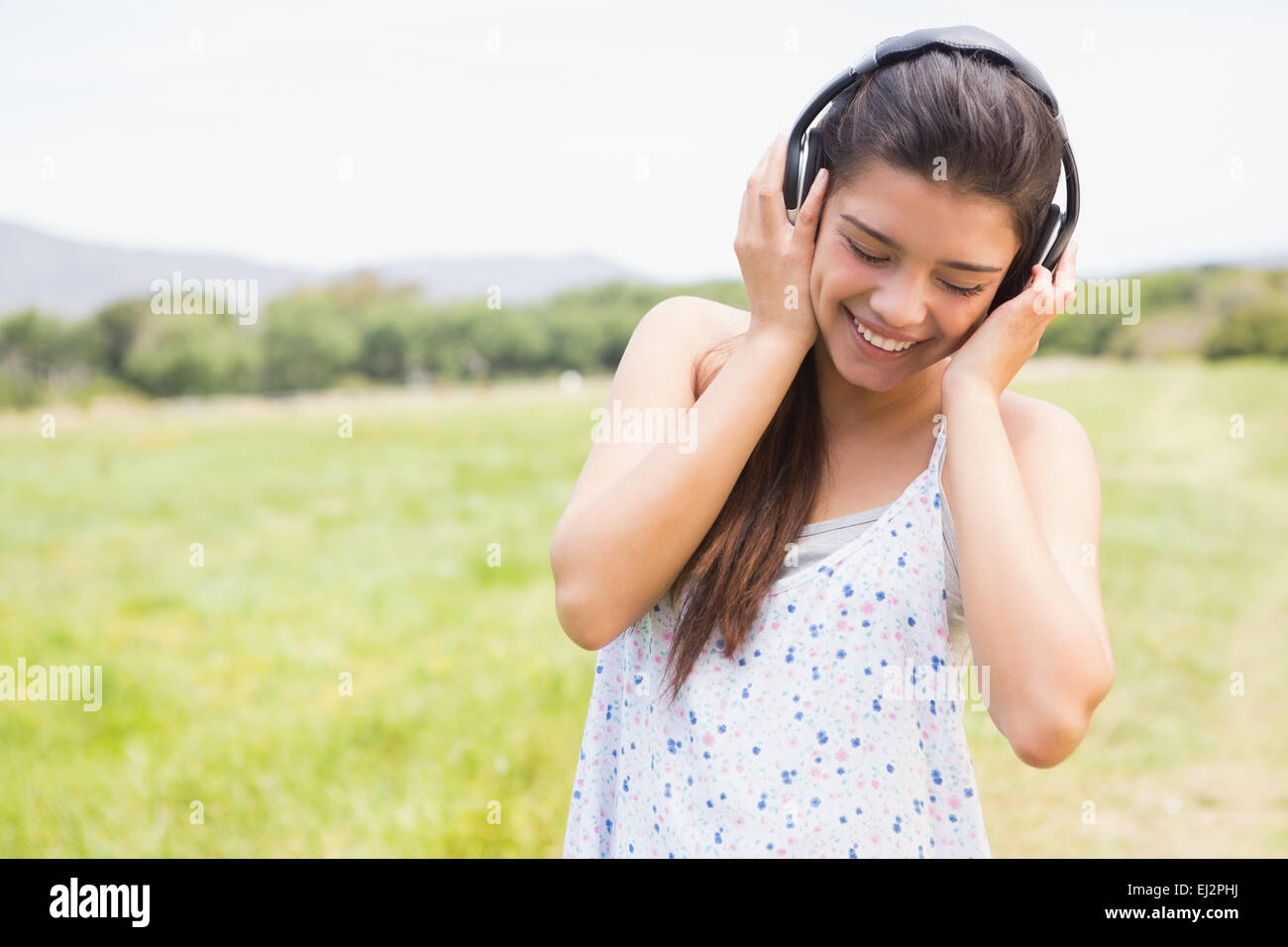 Beautiful teenager girl listening music hi-res stock photography and ...