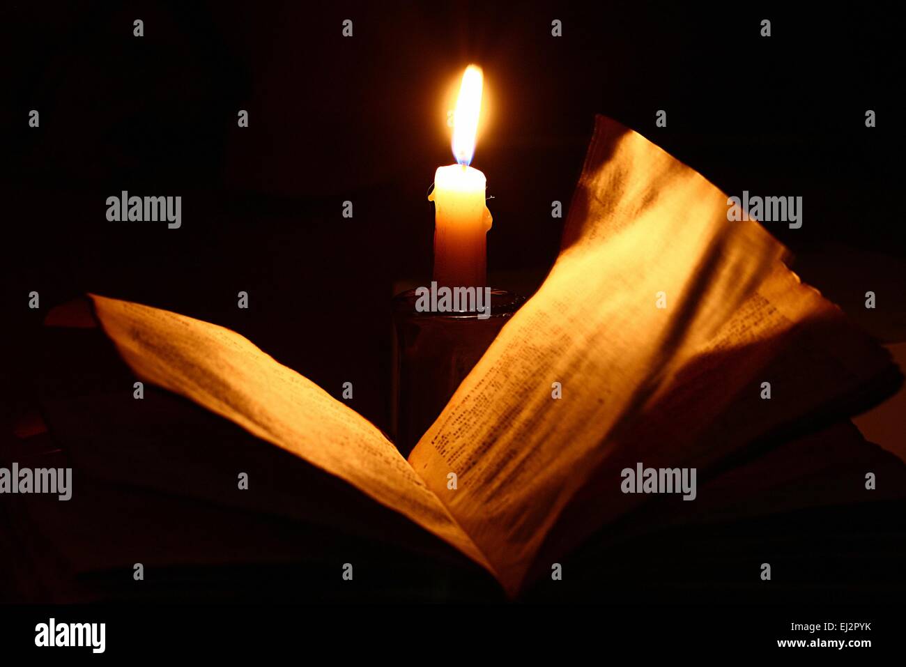 concept of knowledge, vintage book candle Stock Photo - Alamy