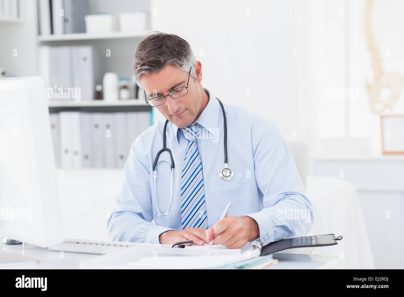 Doctor paper hospital hi-res stock photography and images - Alamy