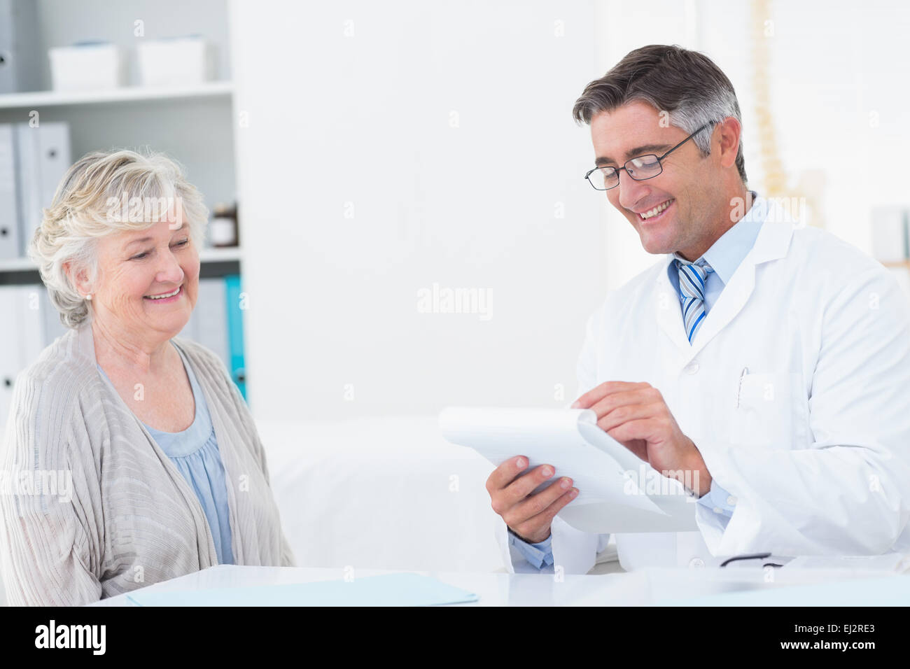 Patient holding paper doctor hi-res stock photography and images - Alamy