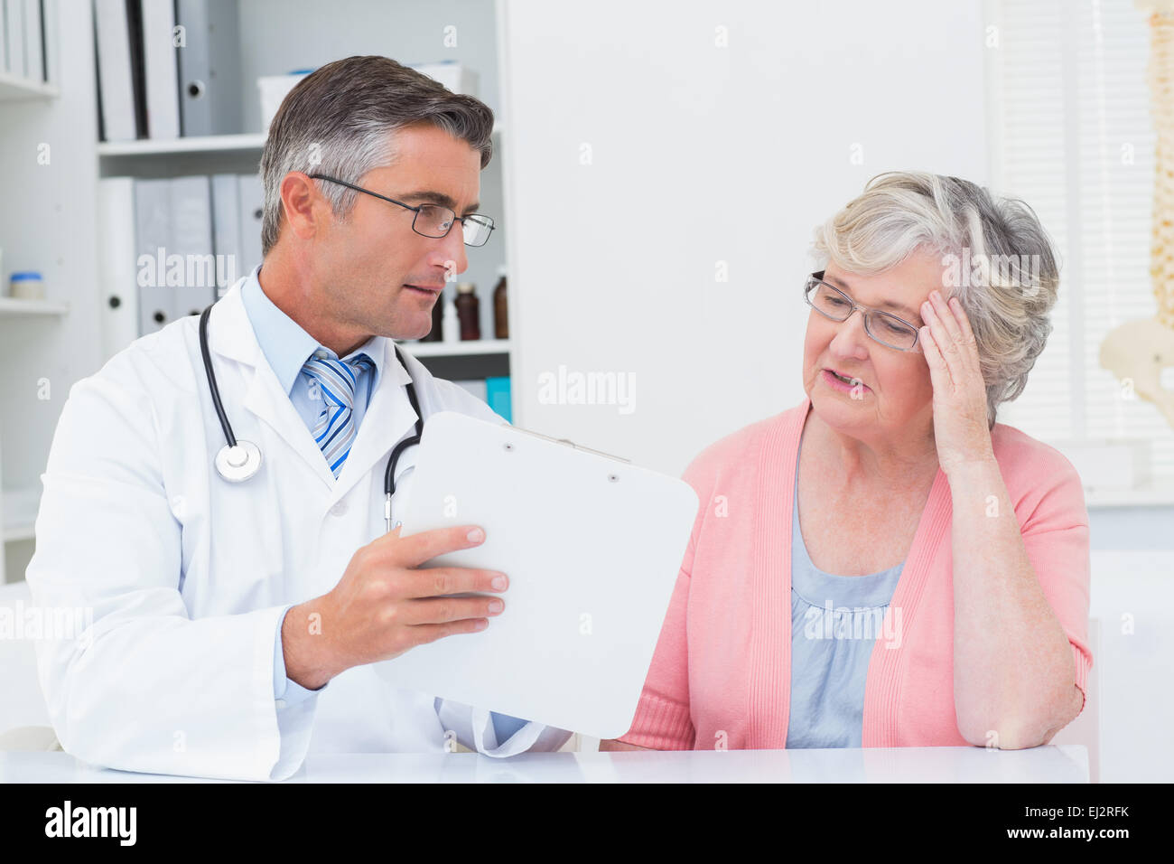 Explaining doctor hi-res stock photography and images - Alamy