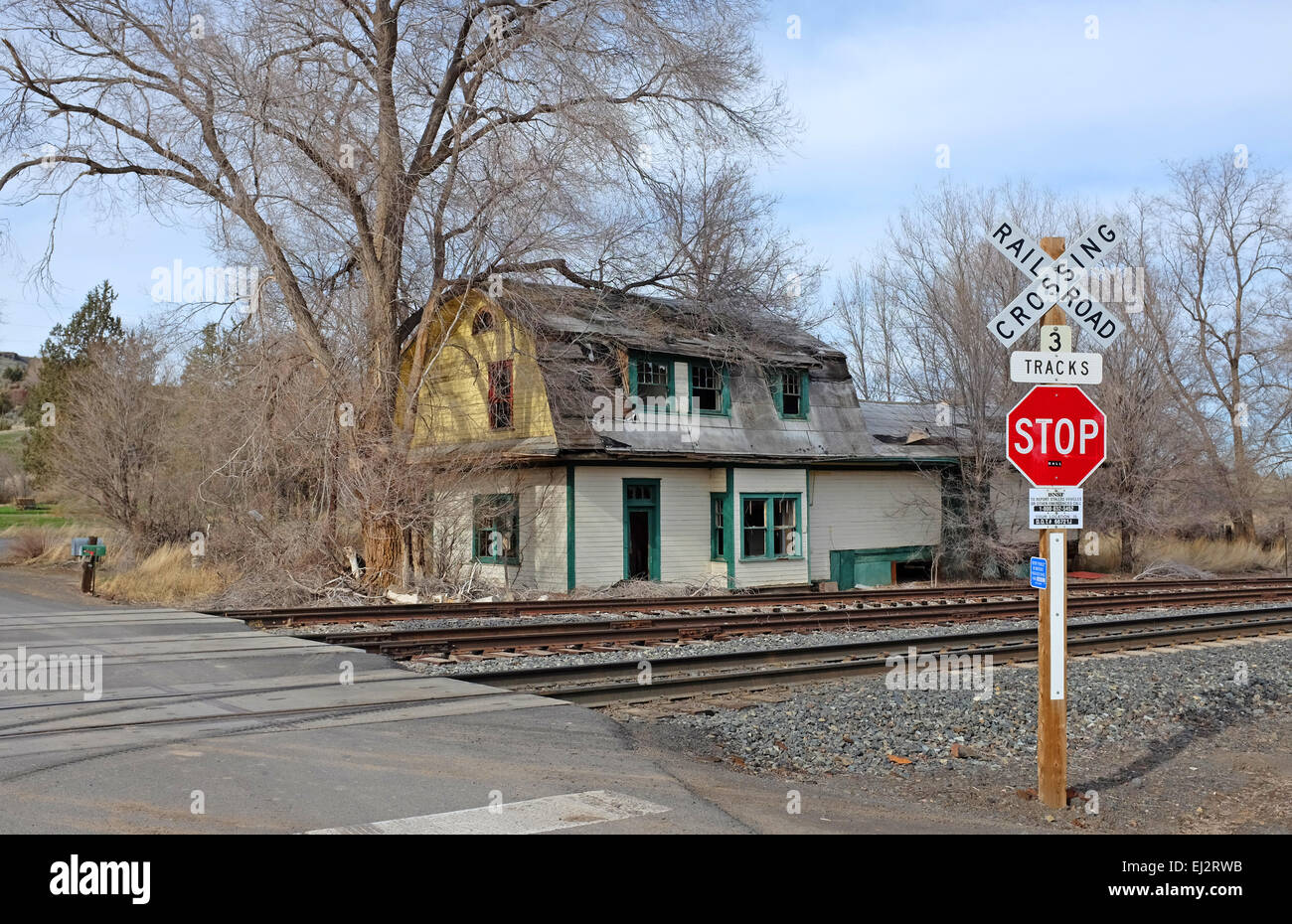 The old train station at Gateway, Oregon, near the Deschutes River ...
