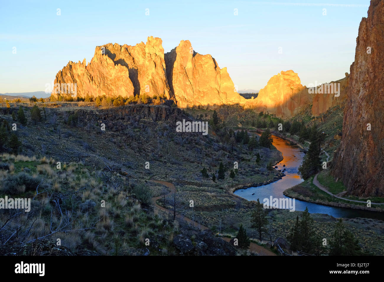 Smith Rock State Park rock formations at sunrise, central Oregon near ...