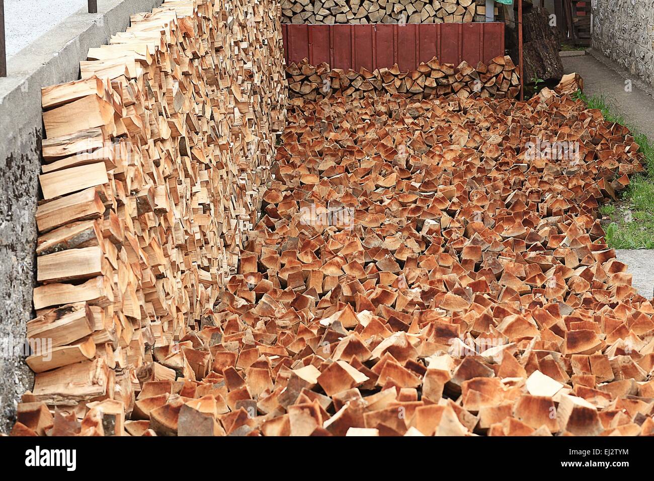 texture of split logs Stock Photo - Alamy