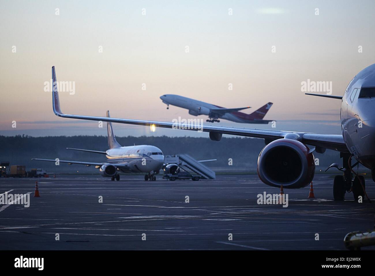 Runway sunrise takeoff hi-res stock photography and images - Alamy