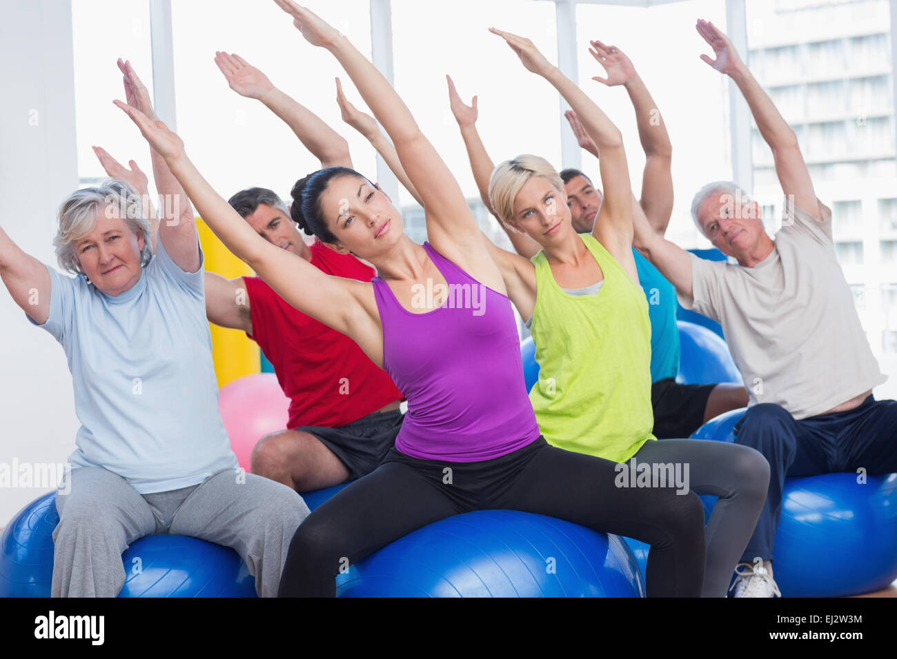 Elderly people exercising hi-res stock photography and images - Alamy