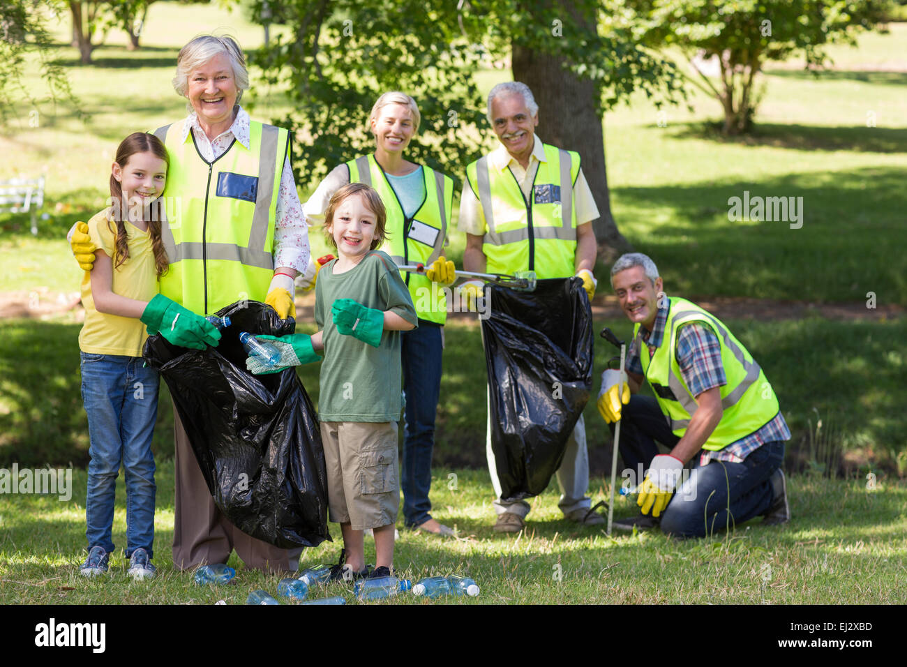Happy family collecting rubbish Stock Photo - Alamy