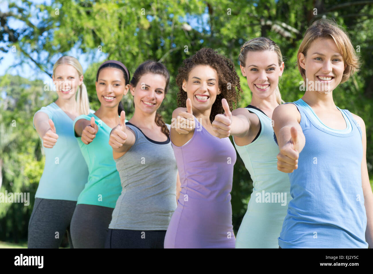 Group smiling hi-res stock photography and images - Alamy