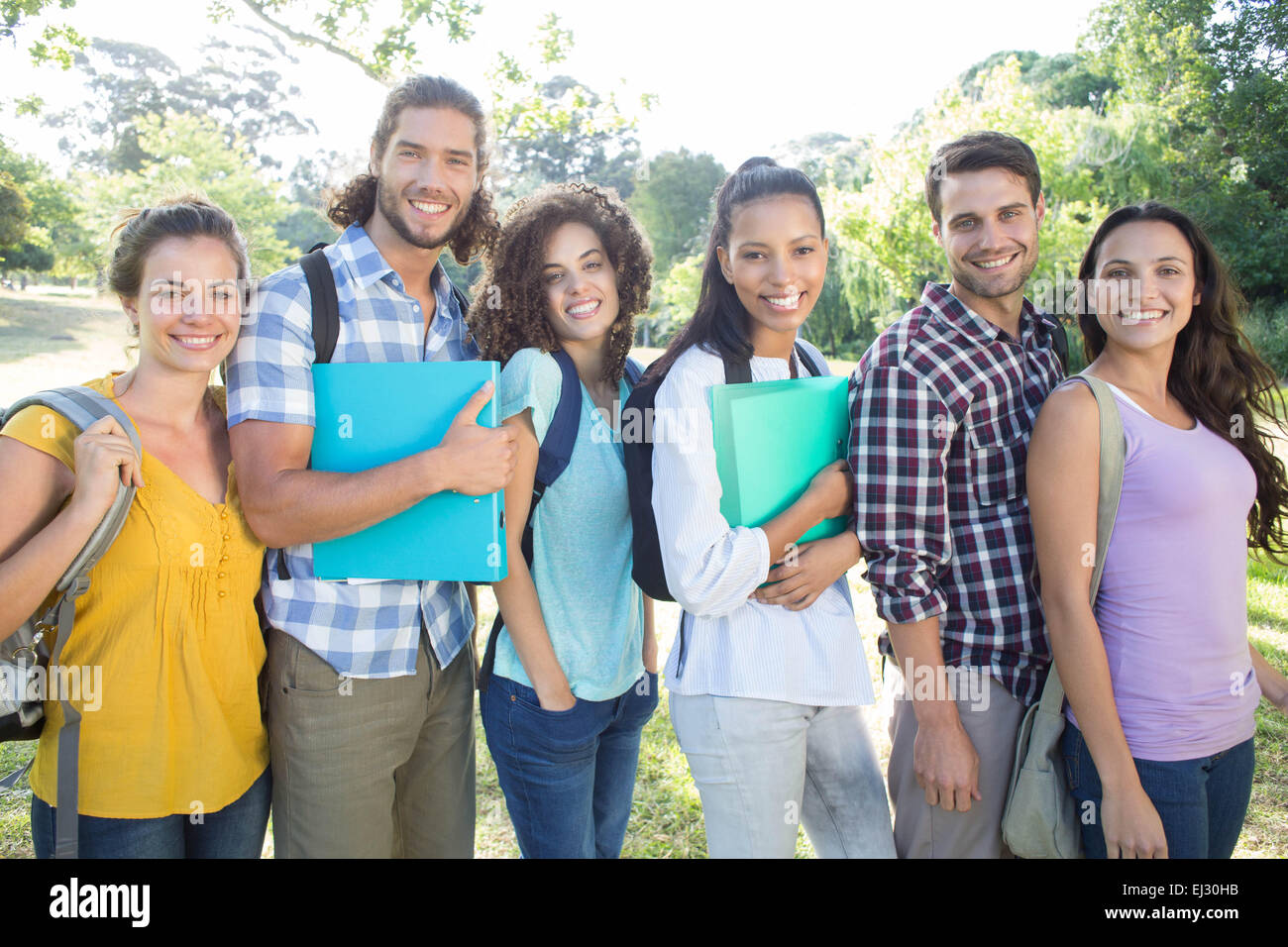 Sunny college campus hi-res stock photography and images - Alamy