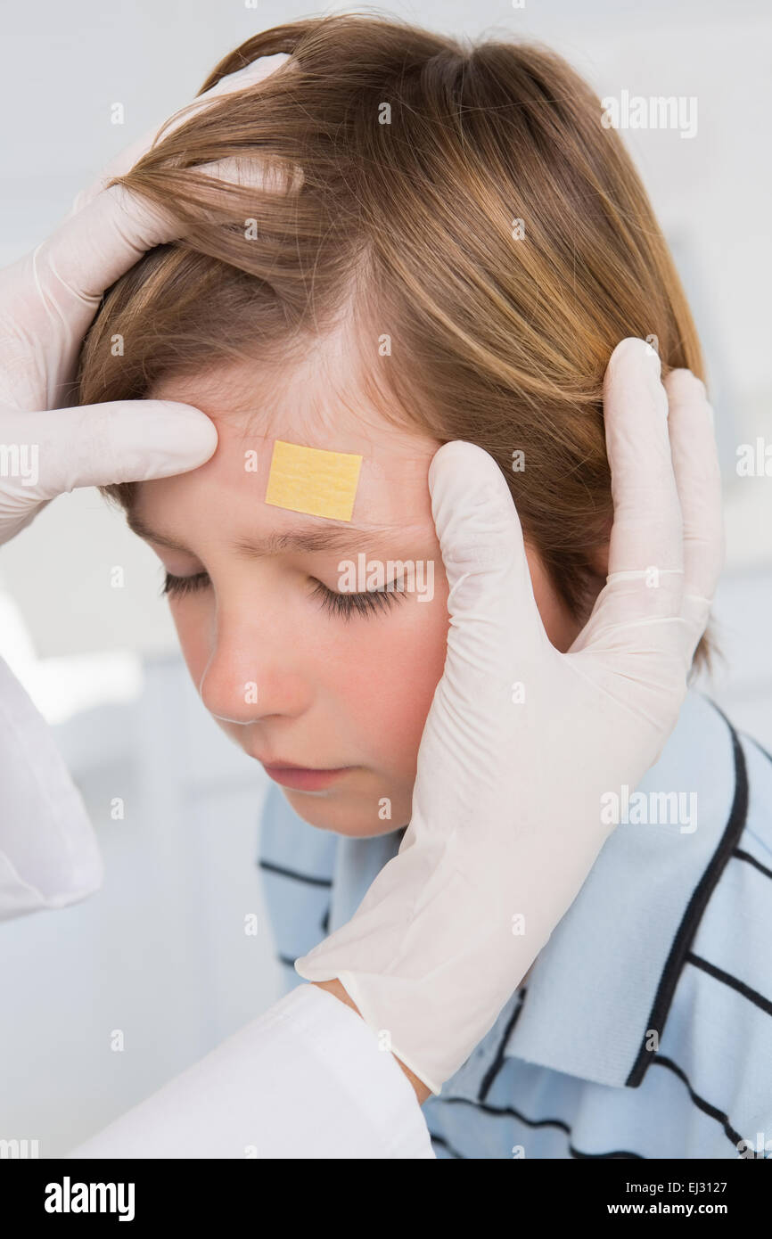 Boy in doctor office hi-res stock photography and images - Alamy