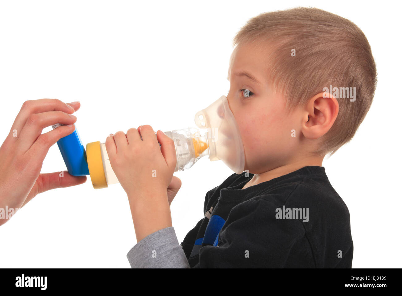 Close-up image little boy using inhaler for asthma Stock Photo - Alamy