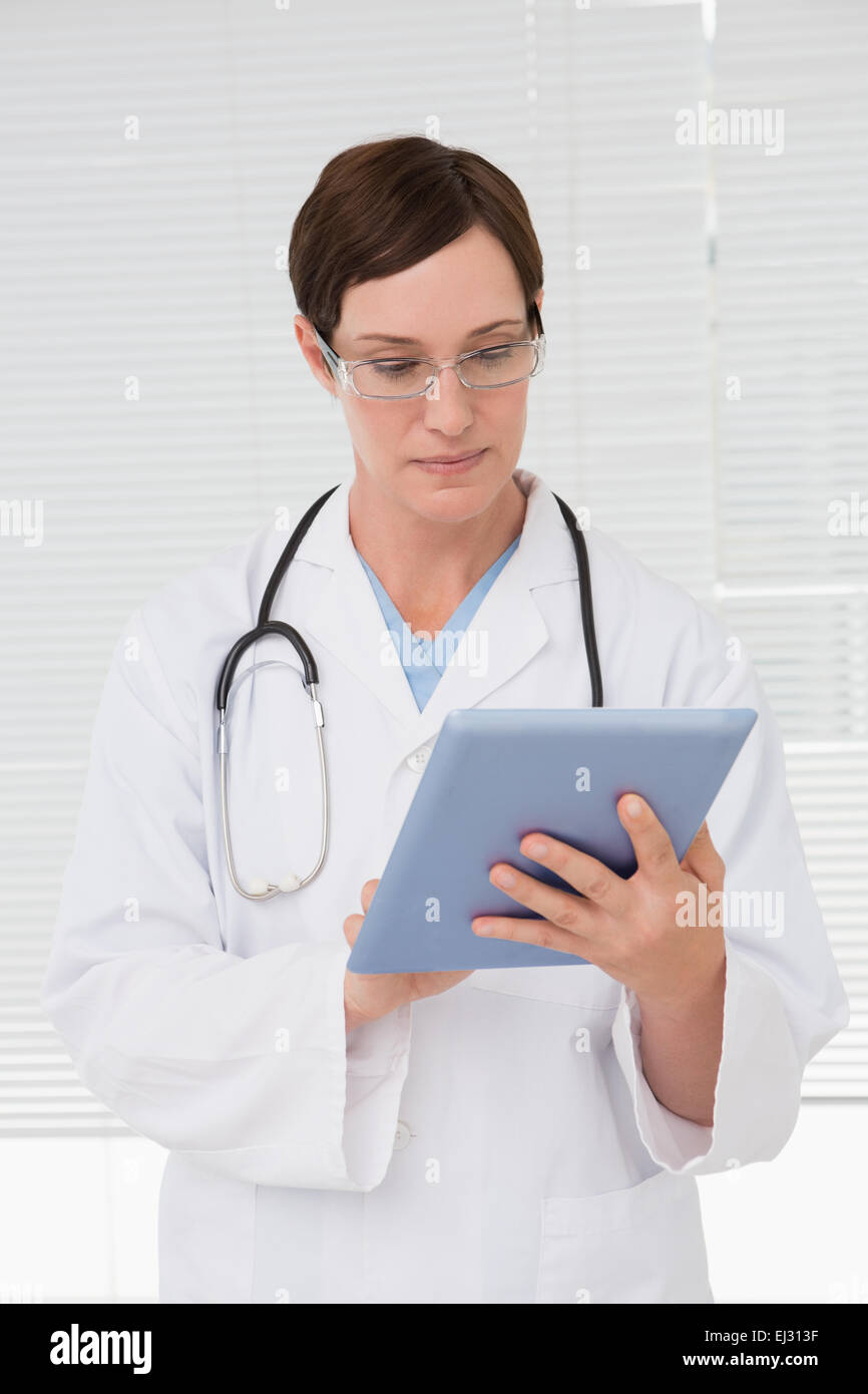 Doctor using tablet pc Stock Photo - Alamy