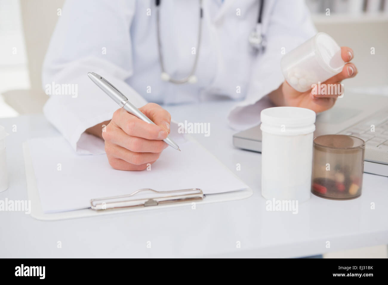 Veterinarian typing on keyboard the prescriptions Stock Photo - Alamy