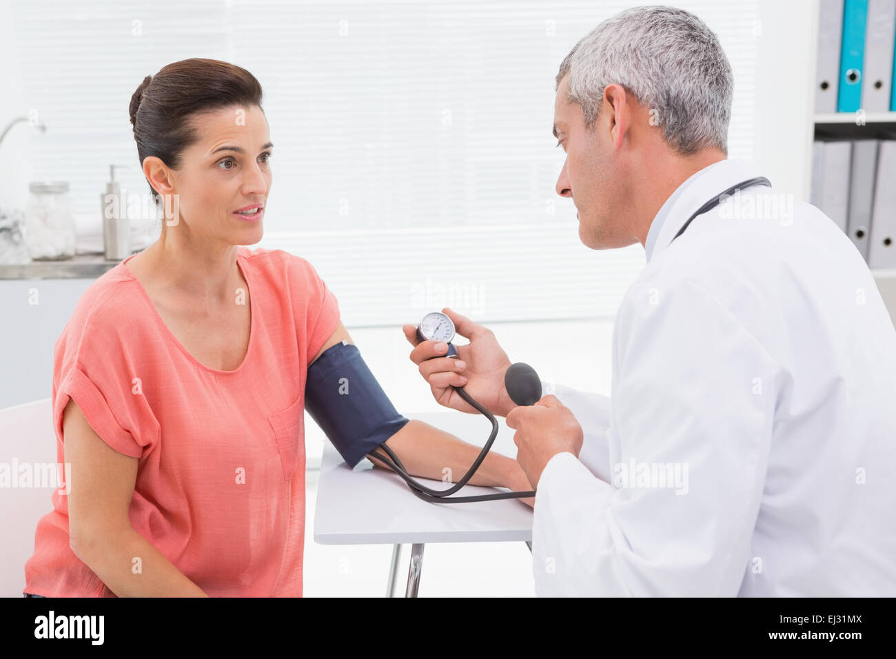 Doctor test hi-res stock photography and images - Alamy