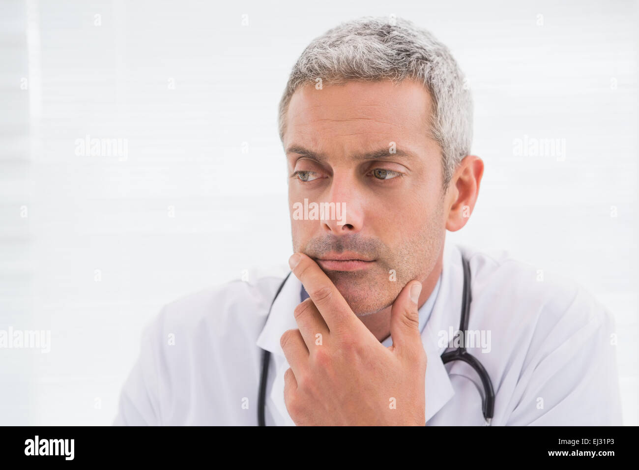 Doctor thinking hi-res stock photography and images - Alamy